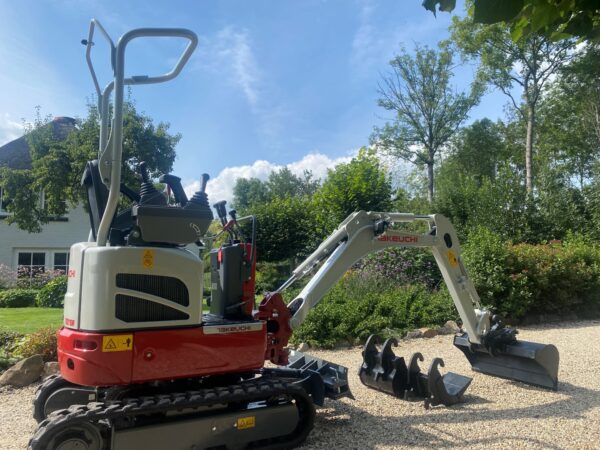 Nieuwe Takeuchi TB210 R - van Elk
